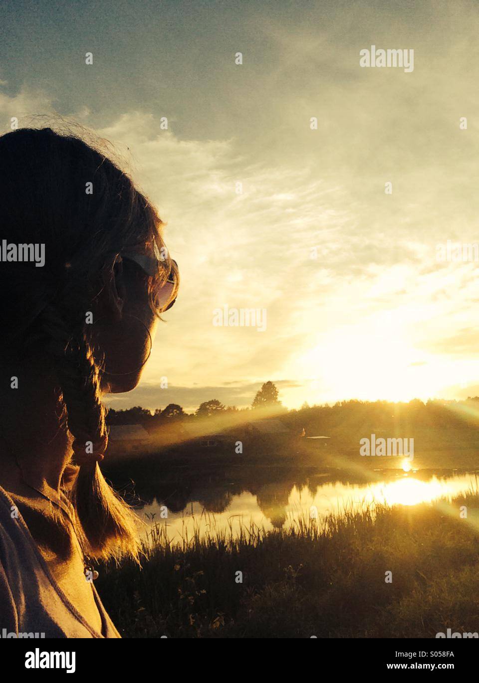 Girl looking at the sunset hi-res stock photography and images - Alamy