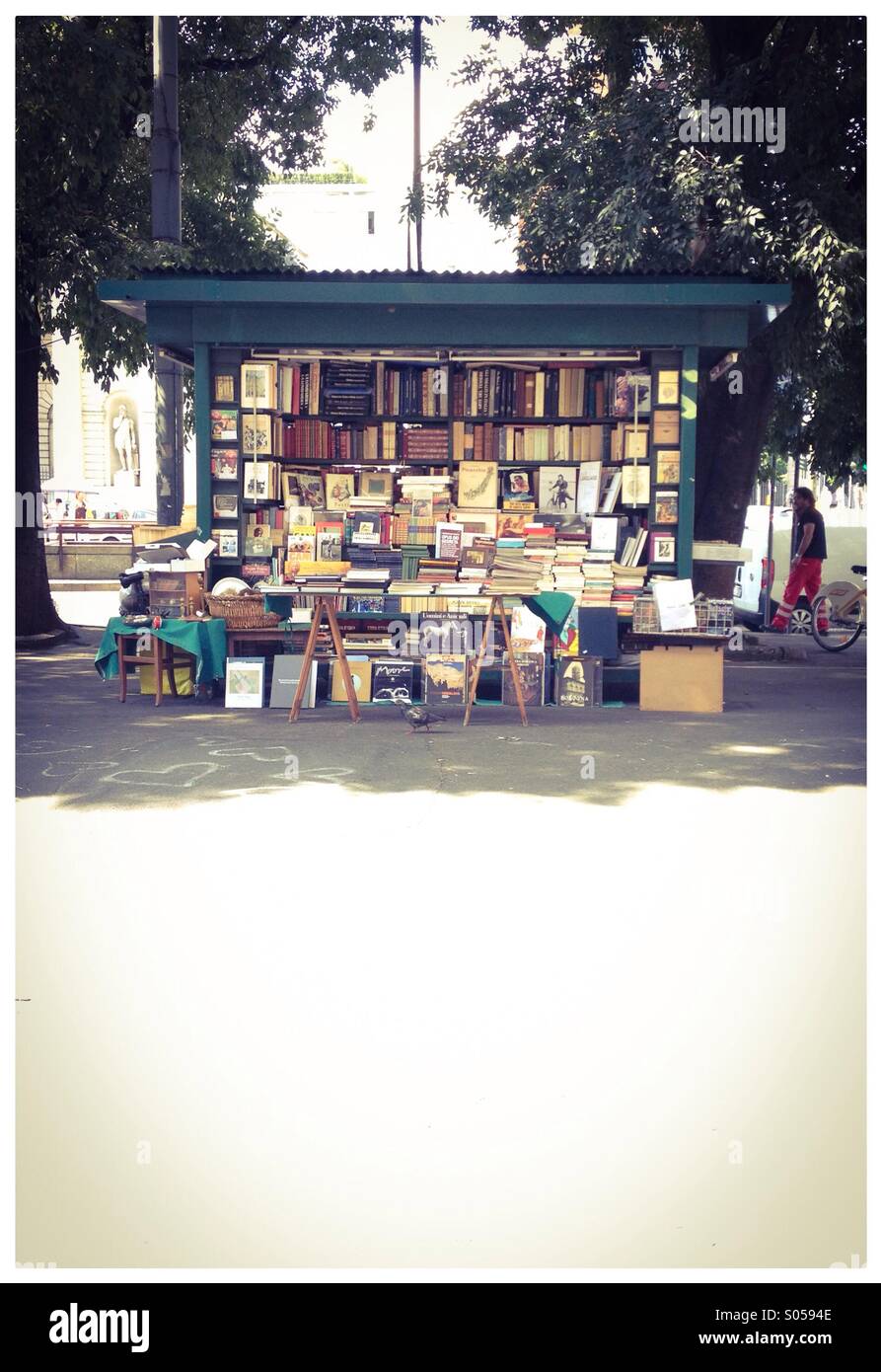 Stall sell hi-res stock photography and images - Alamy