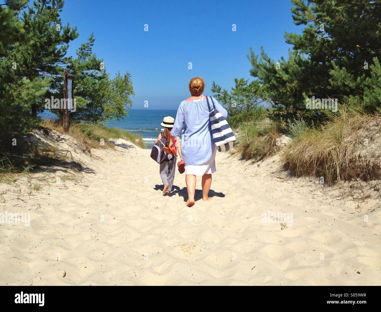 Sea beach people hi-res stock photography and images - Alamy