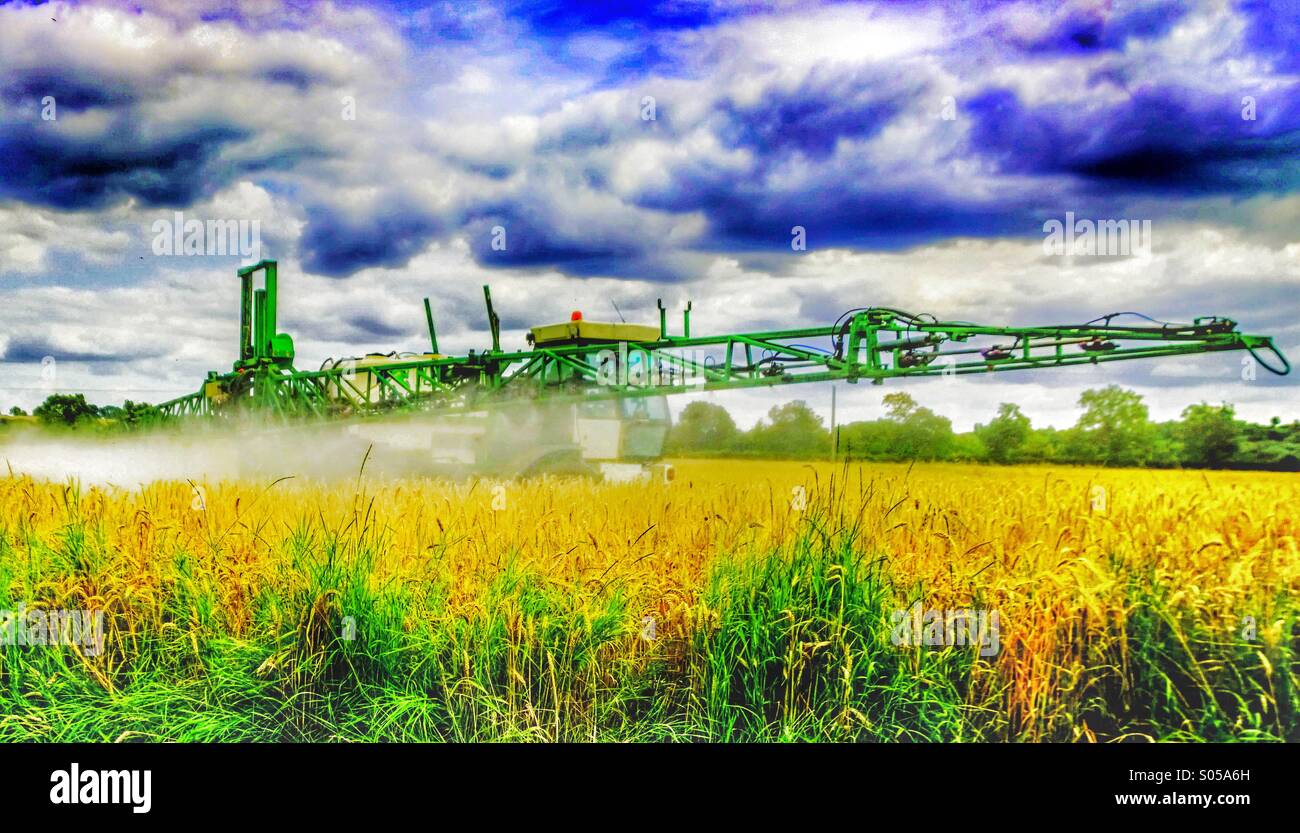 Crop spraying hi-res stock photography and images - Alamy