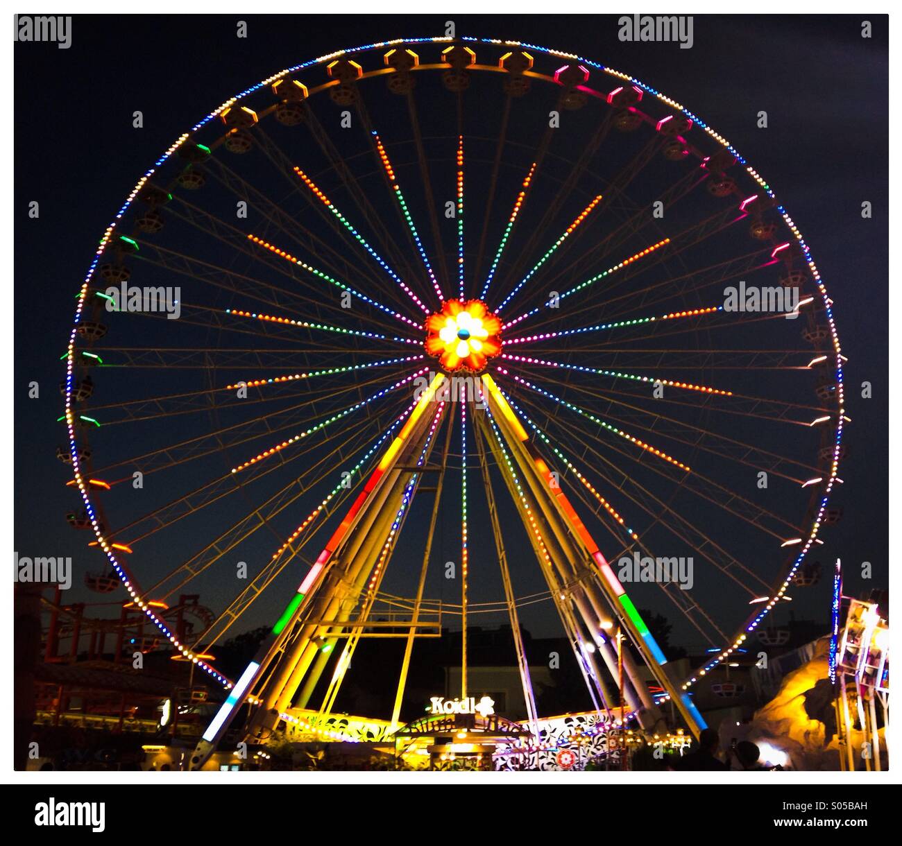 Big wheel fun fair hi-res stock photography and images - Alamy