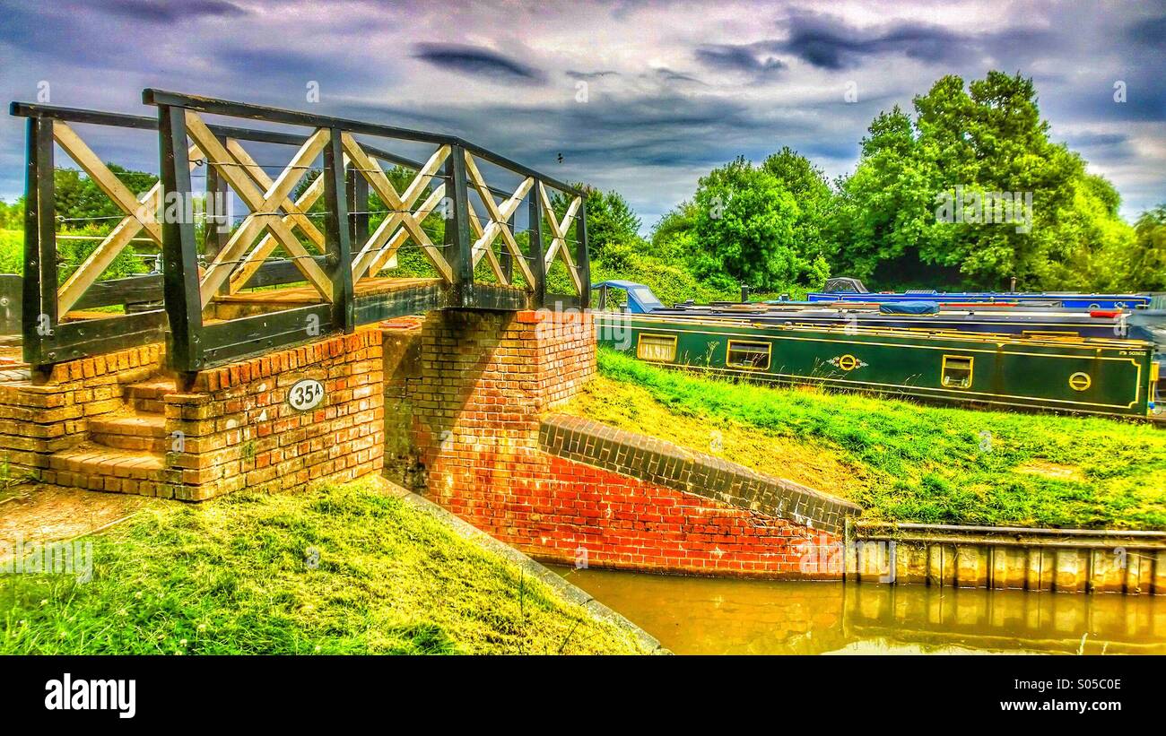 English canal hi-res stock photography and images - Alamy