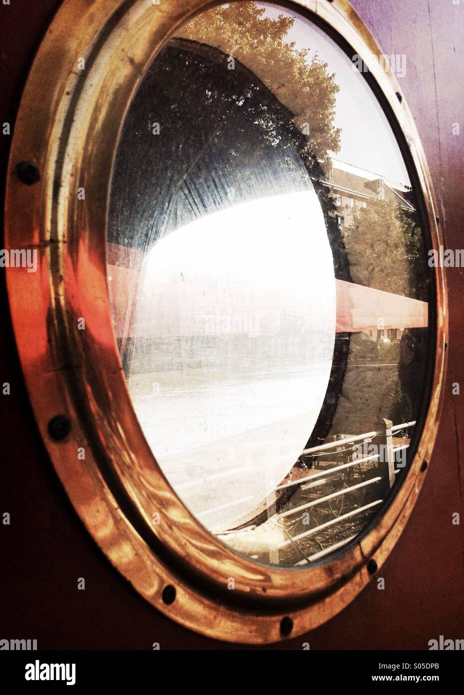 Round boat hi-res stock photography and images - Alamy