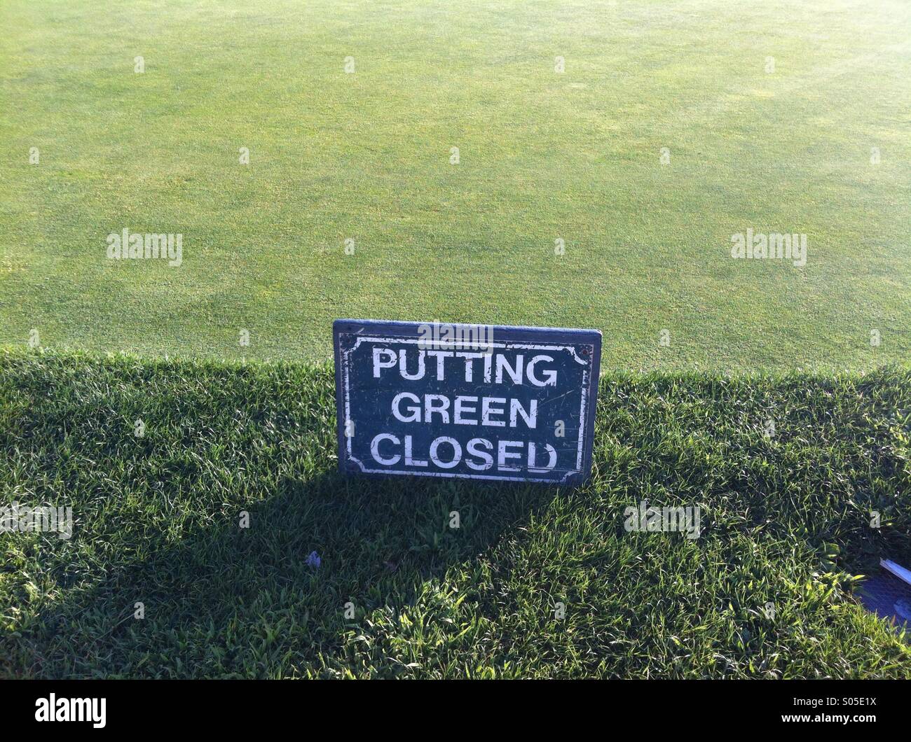 Golf course closed sign hi-res stock photography and images - Alamy