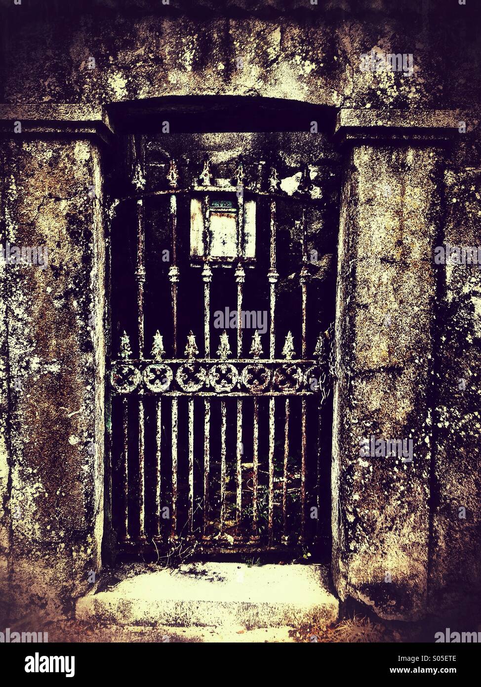 Old metal gate hi-res stock photography and images - Alamy