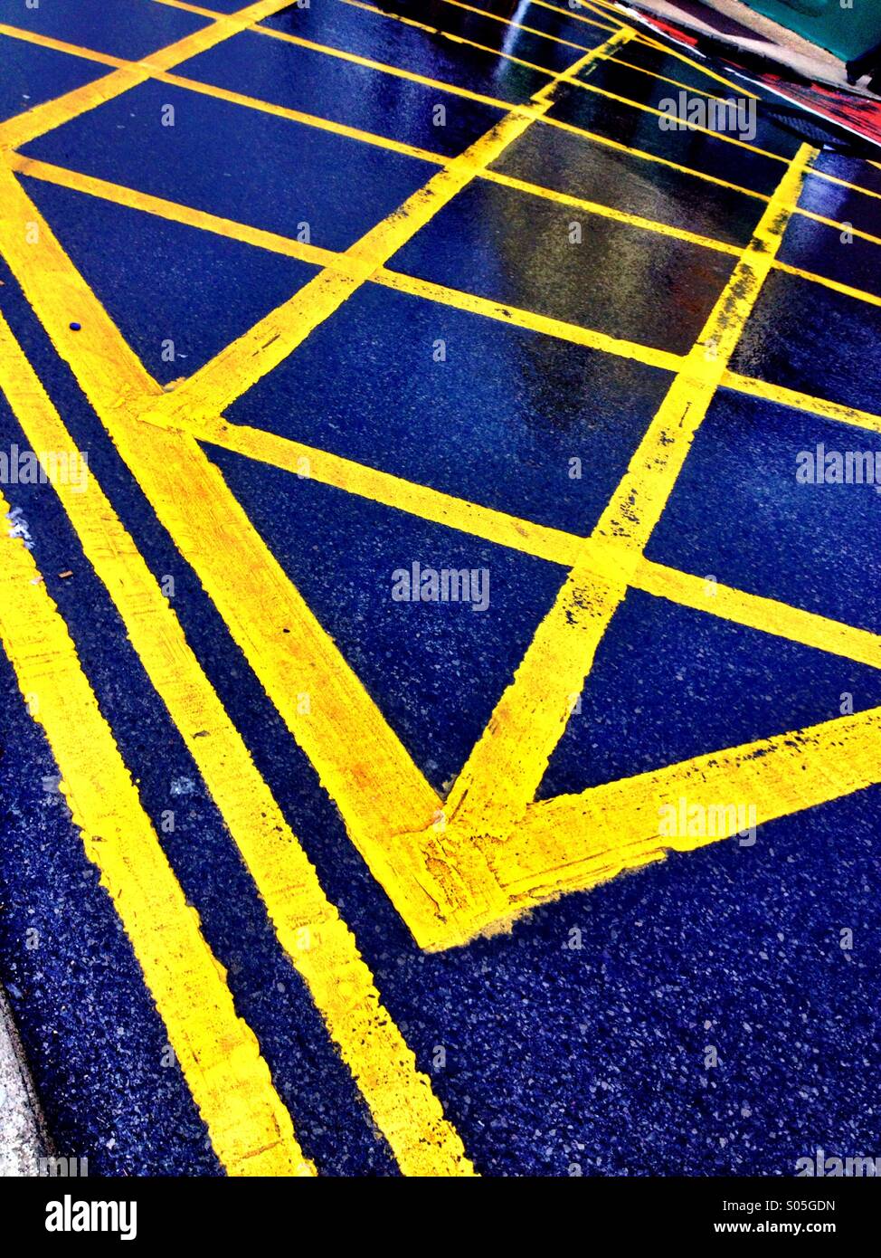 Hatching yellow lines hi-res stock photography and images - Alamy