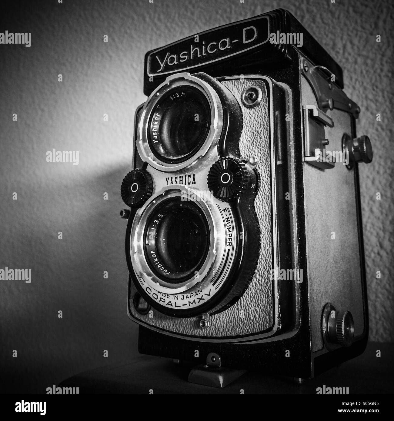 Tlr hi-res stock photography and images - Alamy