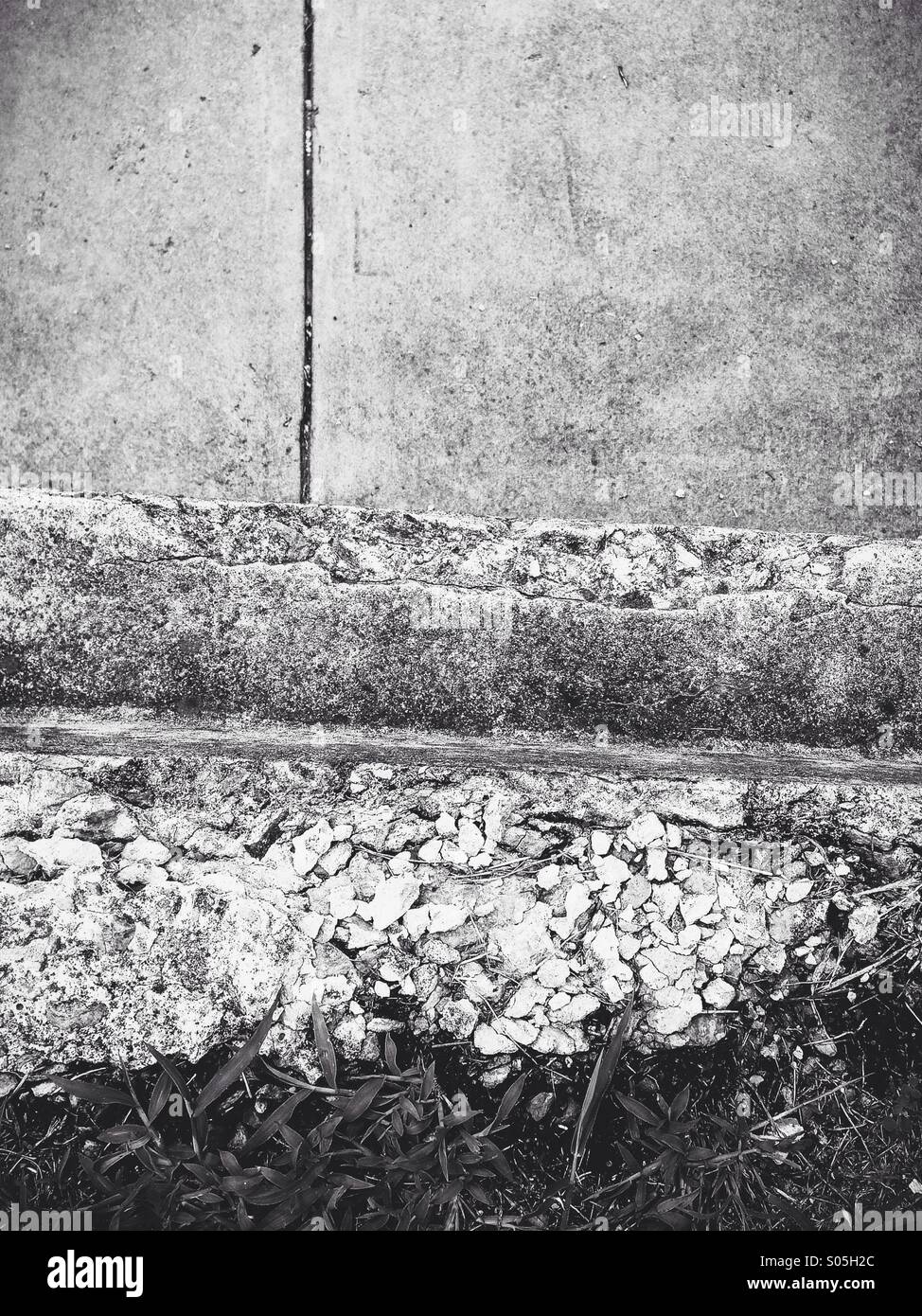 Crumbling footpath hi-res stock photography and images - Alamy