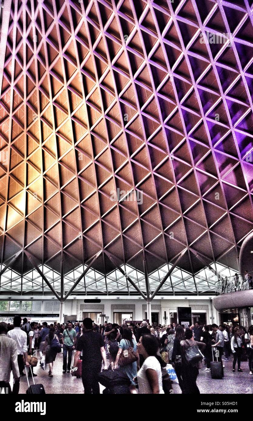Kings cross station concourse hi-res stock photography and images - Alamy