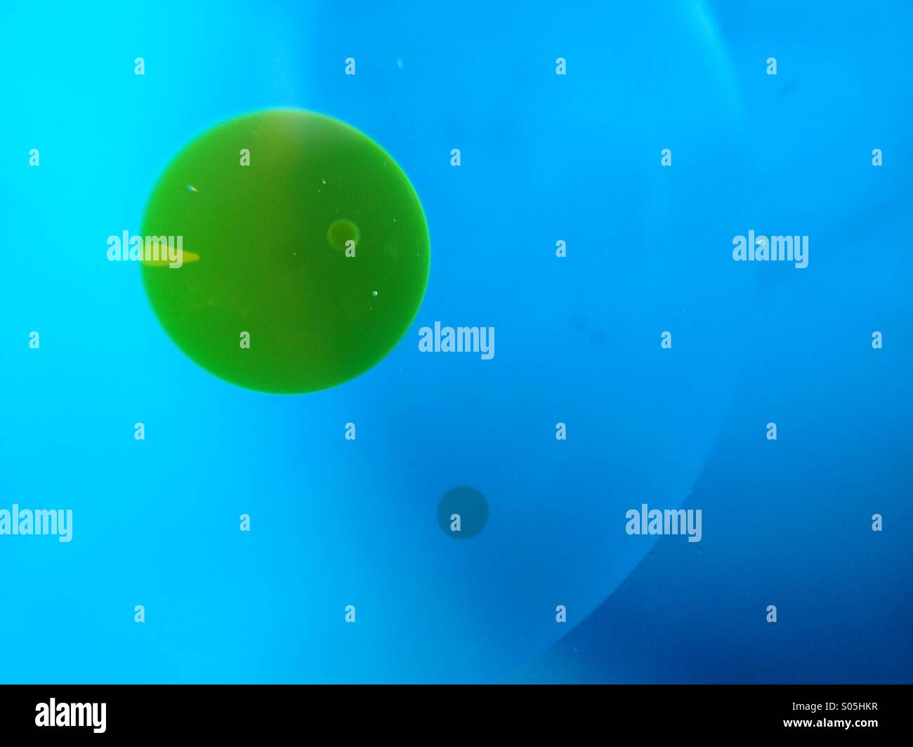 Oil floating on water hi-res stock photography and images - Alamy