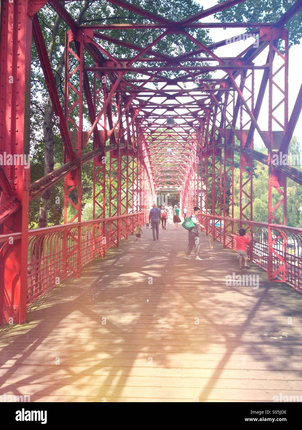 Cast iron footbridge hi-res stock photography and images - Alamy