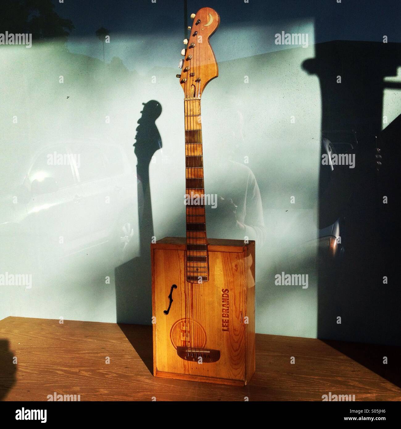 Acoustic guitar store hi-res stock photography and images - Alamy