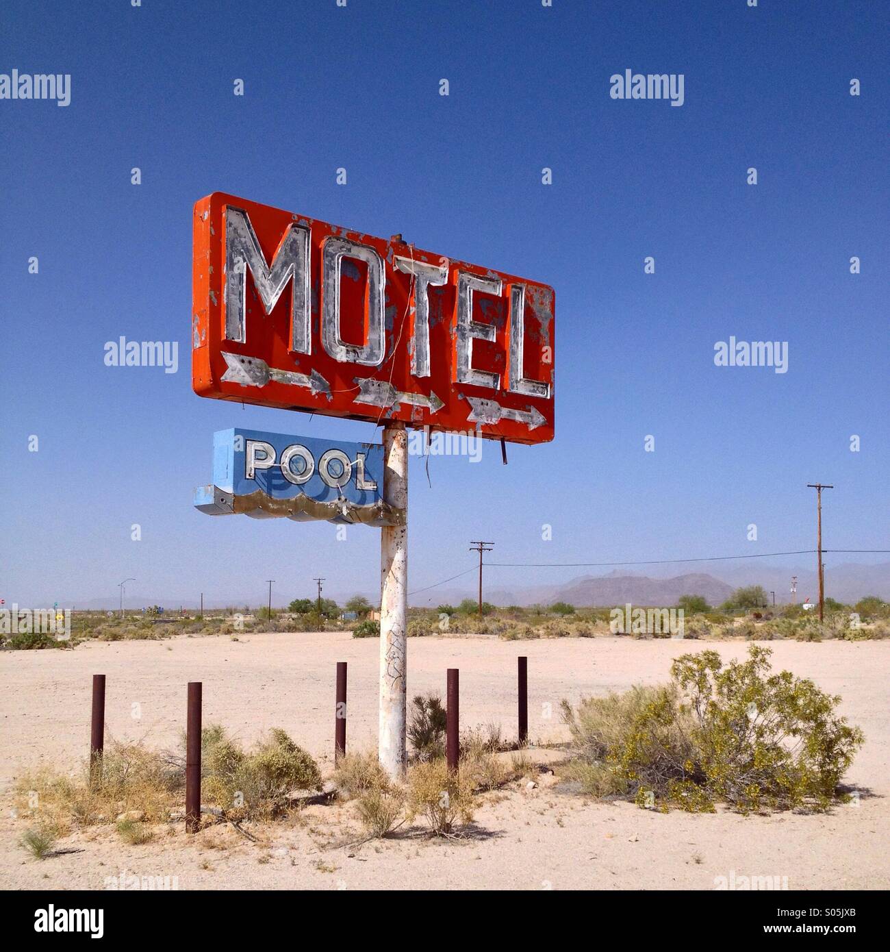 California desert rest stop hi-res stock photography and images - Alamy