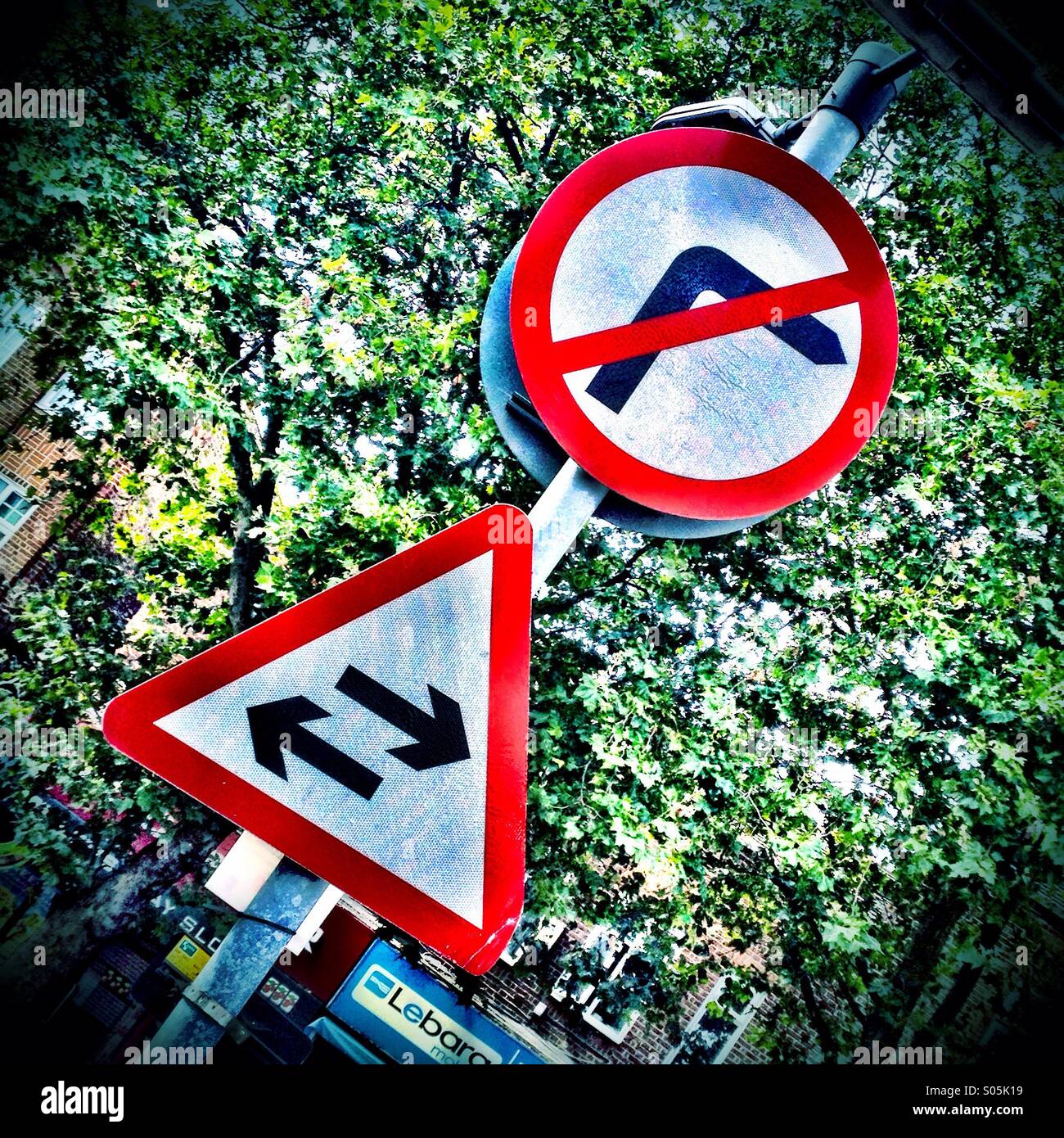 Road signs, No Right Turn. Traffic both directions Stock Photo - Alamy