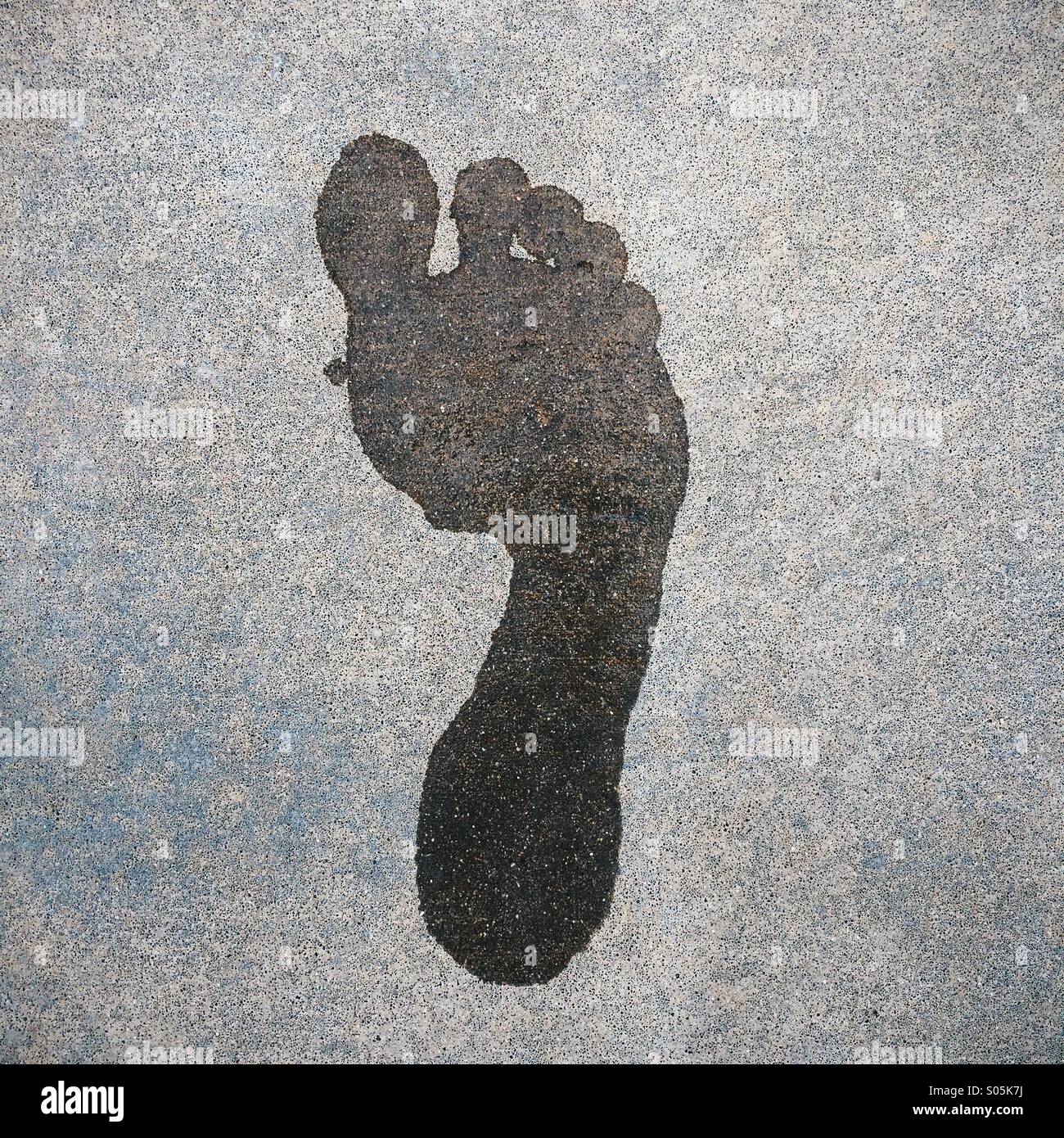 Footprint pool hi-res stock photography and images - Alamy