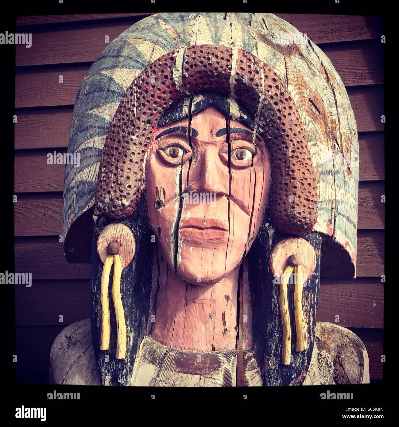 Native american sculpture hi-res stock photography and images - Alamy