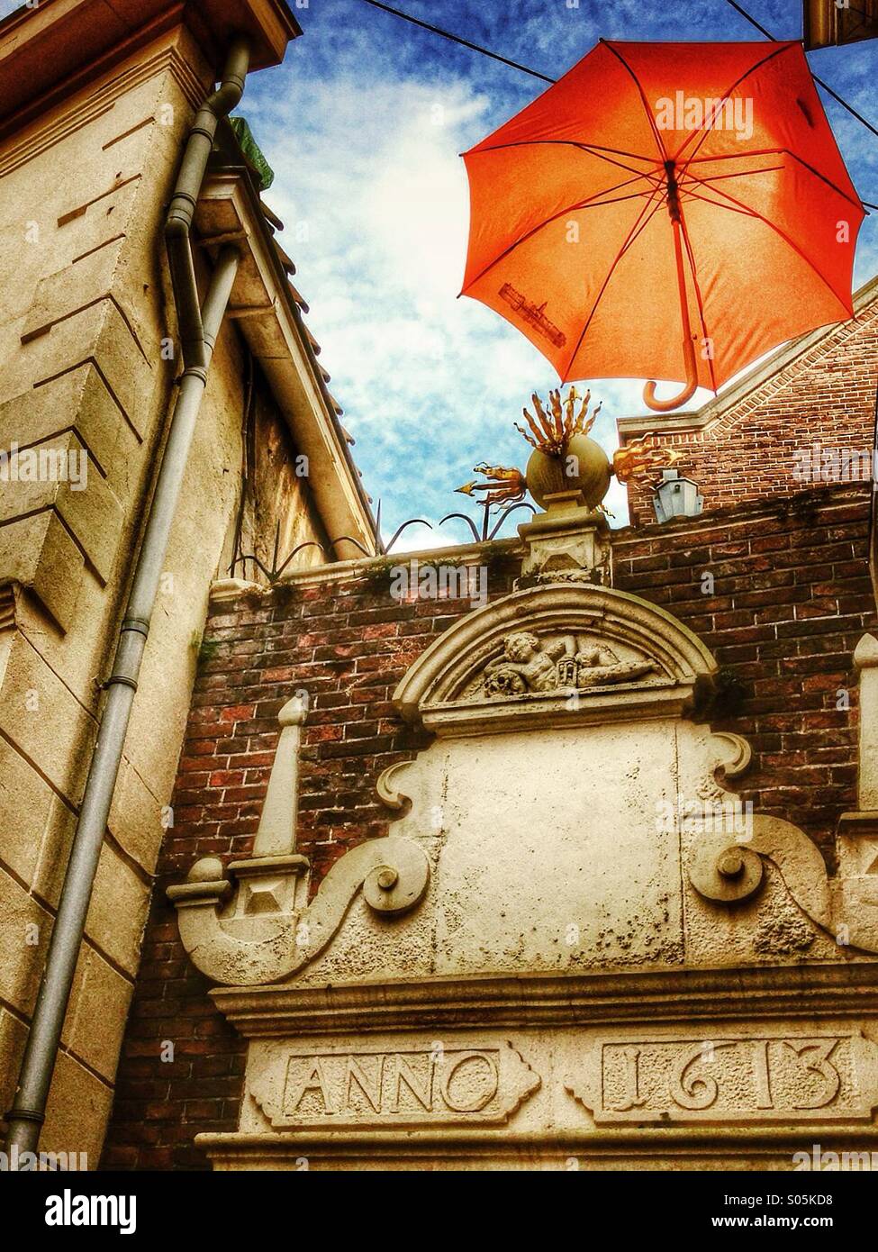 Umbrella architecture hi-res stock photography and images - Alamy