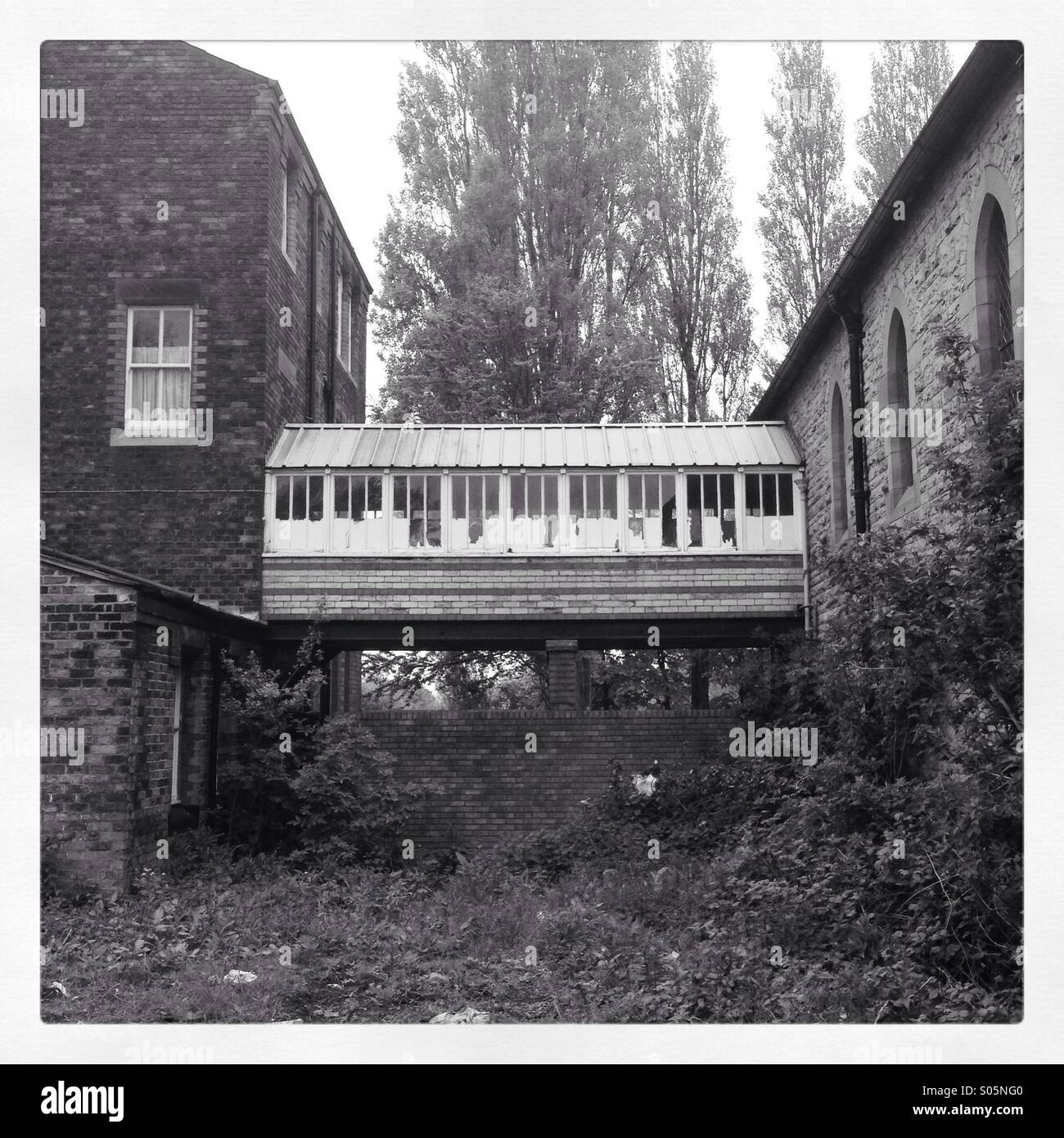 Suspended architecture hi-res stock photography and images - Alamy