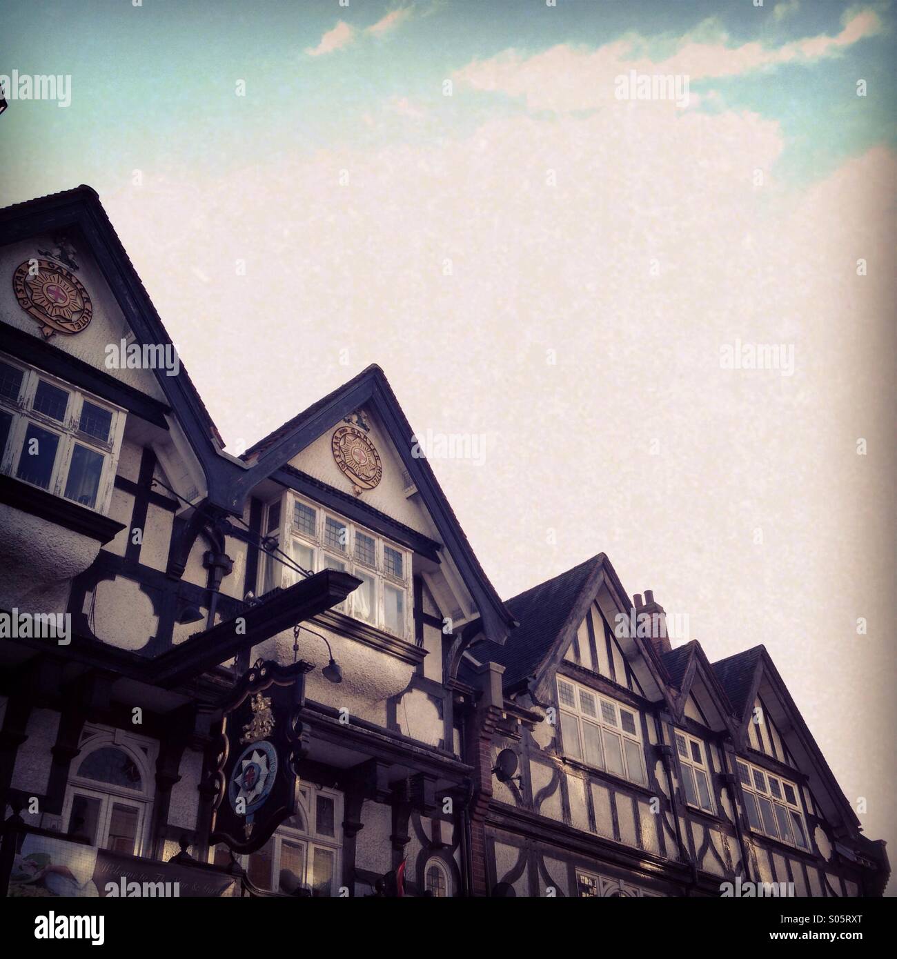 Retro pub london hi-res stock photography and images - Alamy