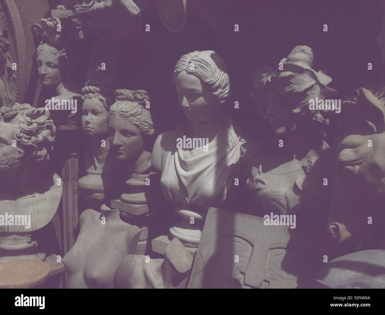 Sculpted heads hi-res stock photography and images - Alamy