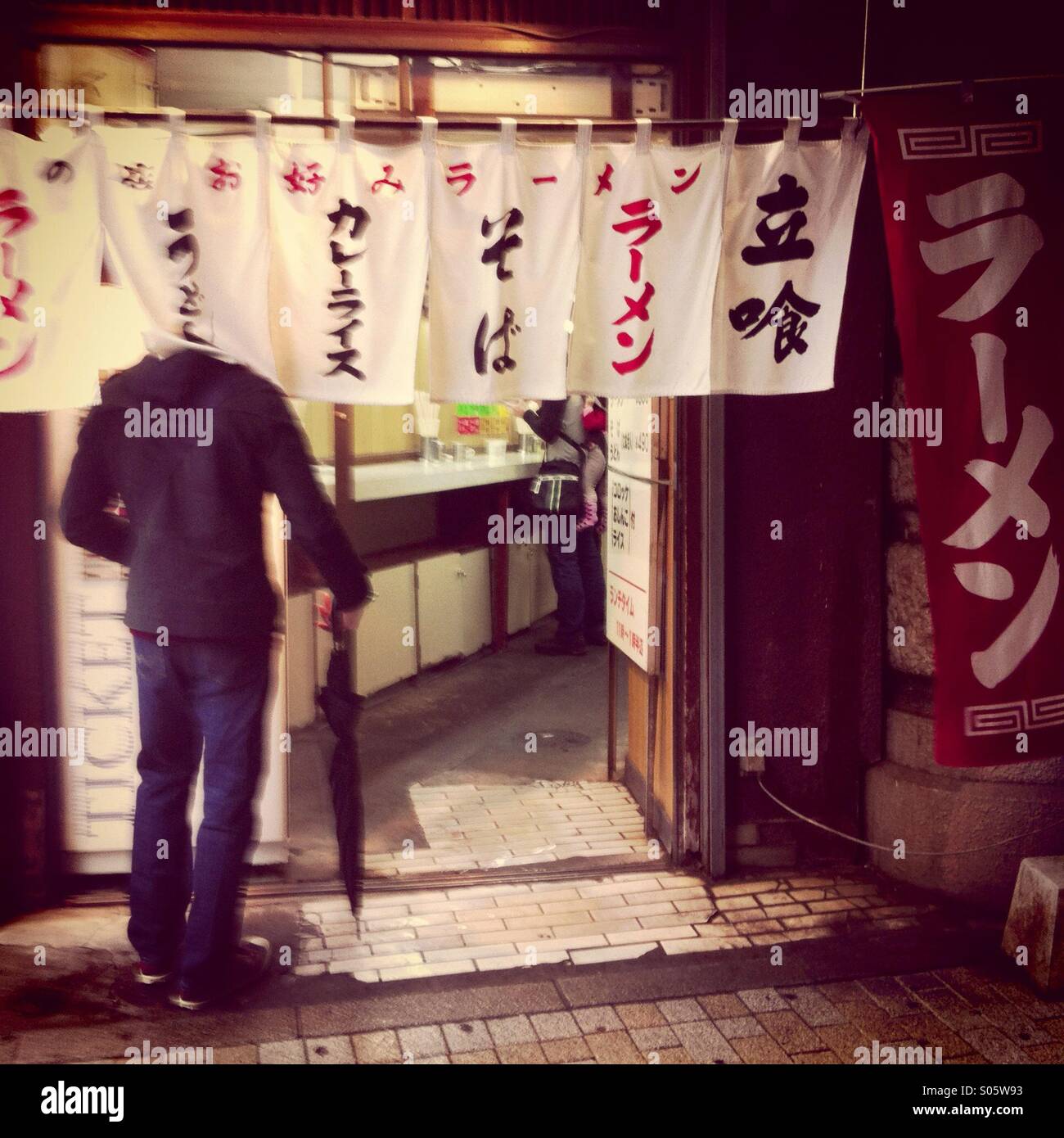 Standing restaurant tokyo hi-res stock photography and images - Alamy