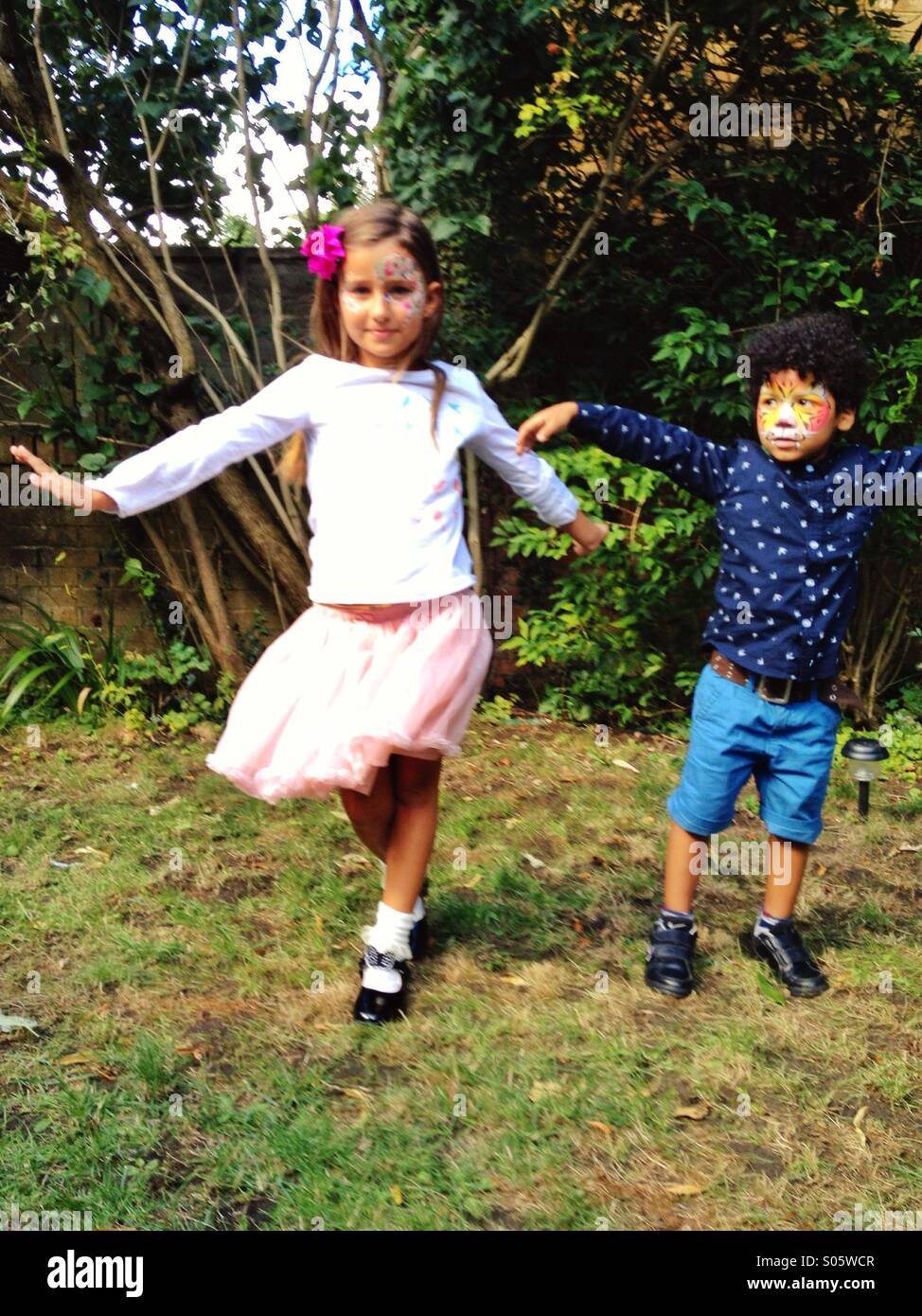 Children dancing hi-res stock photography and images - Alamy
