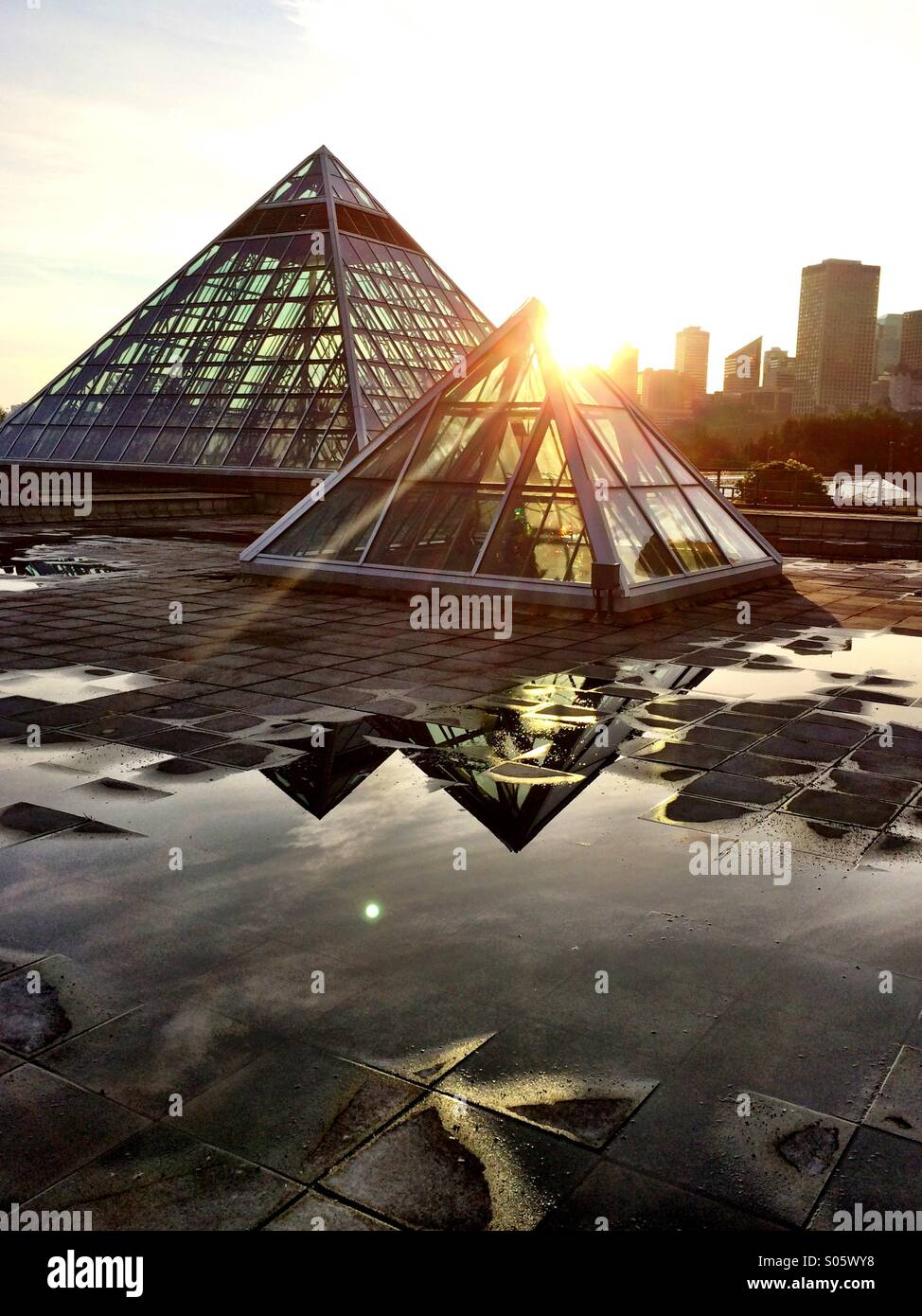 Reflecting pyramids hi-res stock photography and images - Alamy