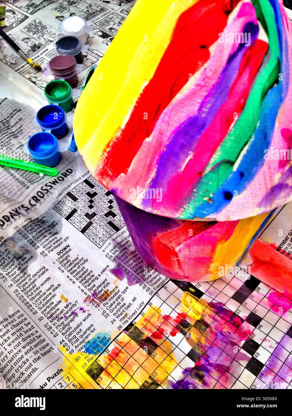 Children do crafts hi-res stock photography and images - Alamy