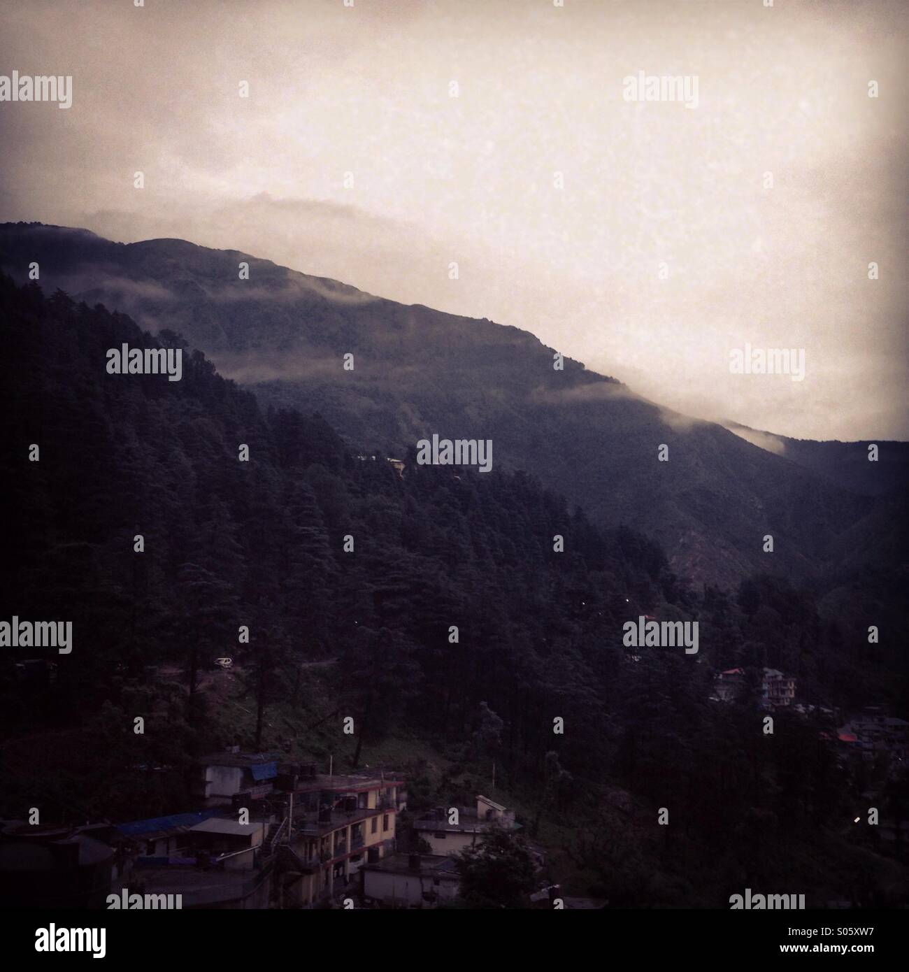Dhauladhar range hi-res stock photography and images - Alamy