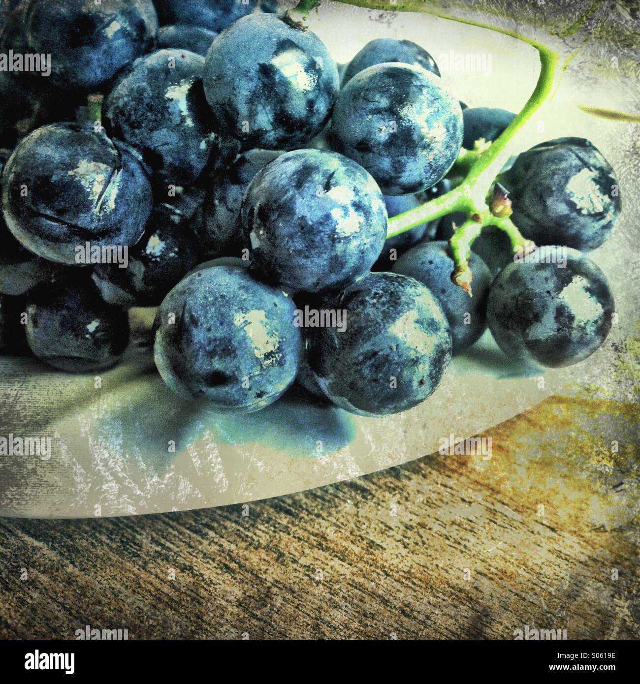 Organic Purple Grapes Stock Photo - Alamy