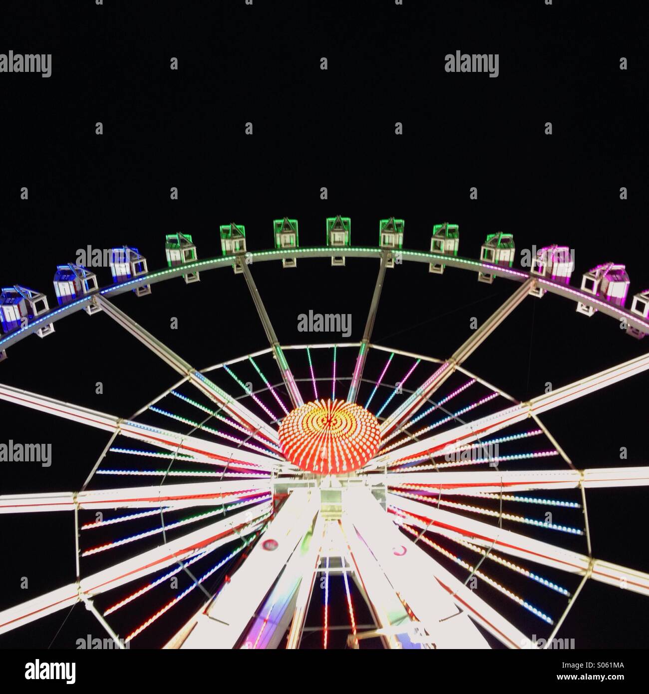 Ferris wheel at night at Hamburger DOM fun fair, Hamburg, Germany Stock ...