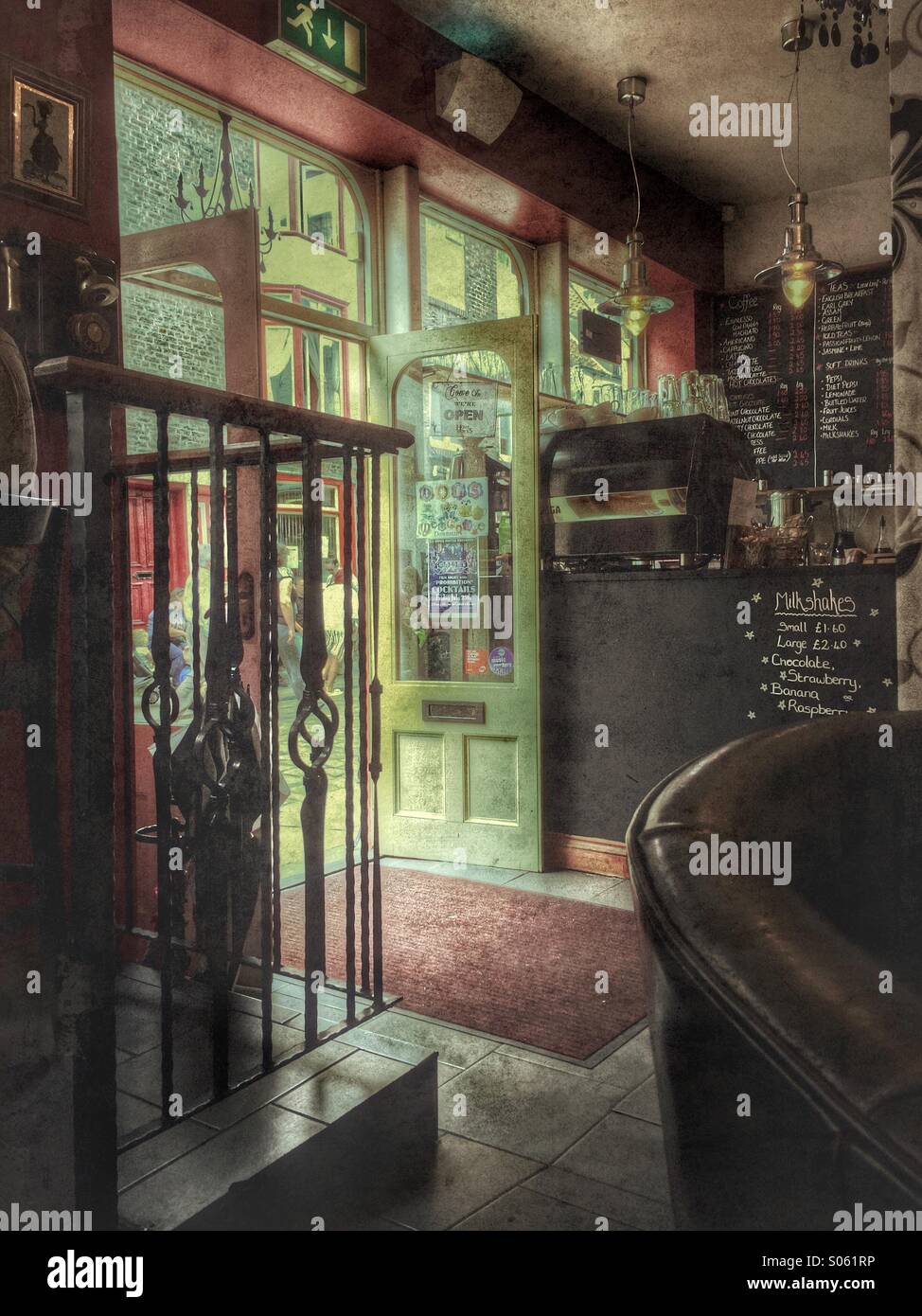 Inside coffee shop hi-res stock photography and images - Alamy