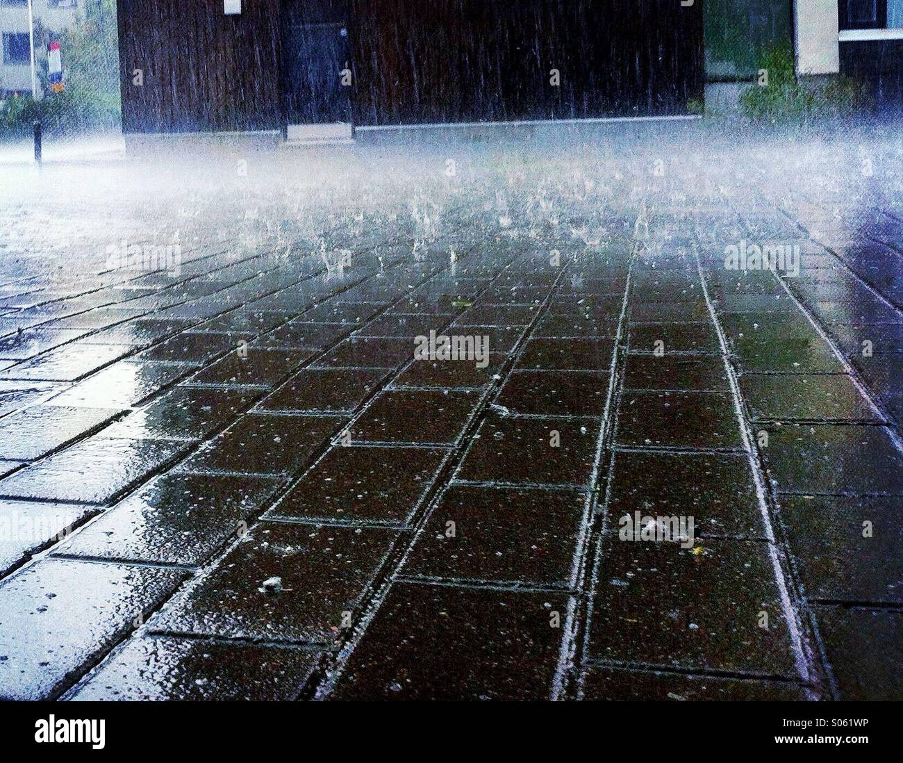 Rain hitting the water hi-res stock photography and images - Alamy