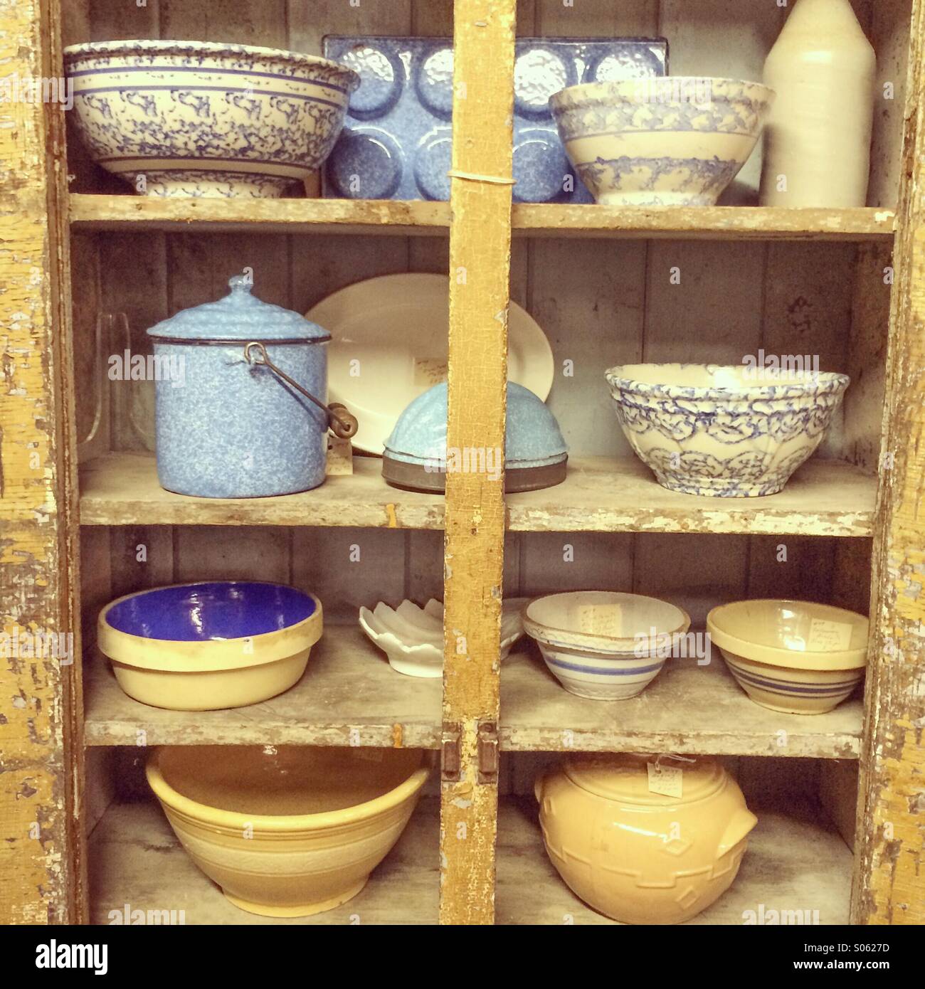 Antique dishes hi-res stock photography and images - Alamy