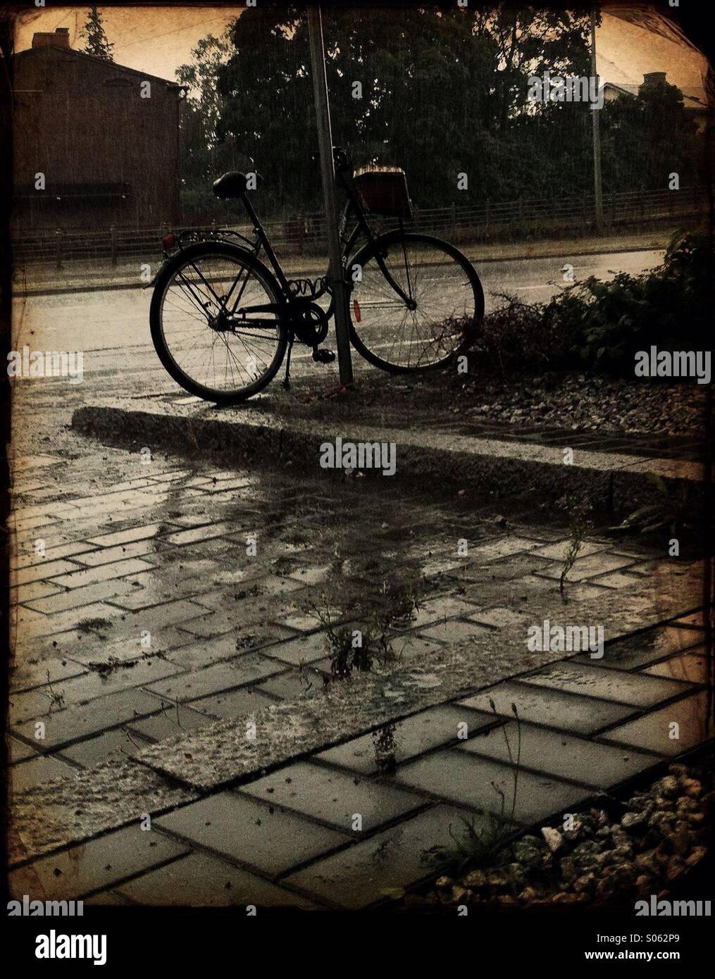 Bike in the rain hi-res stock photography and images - Alamy