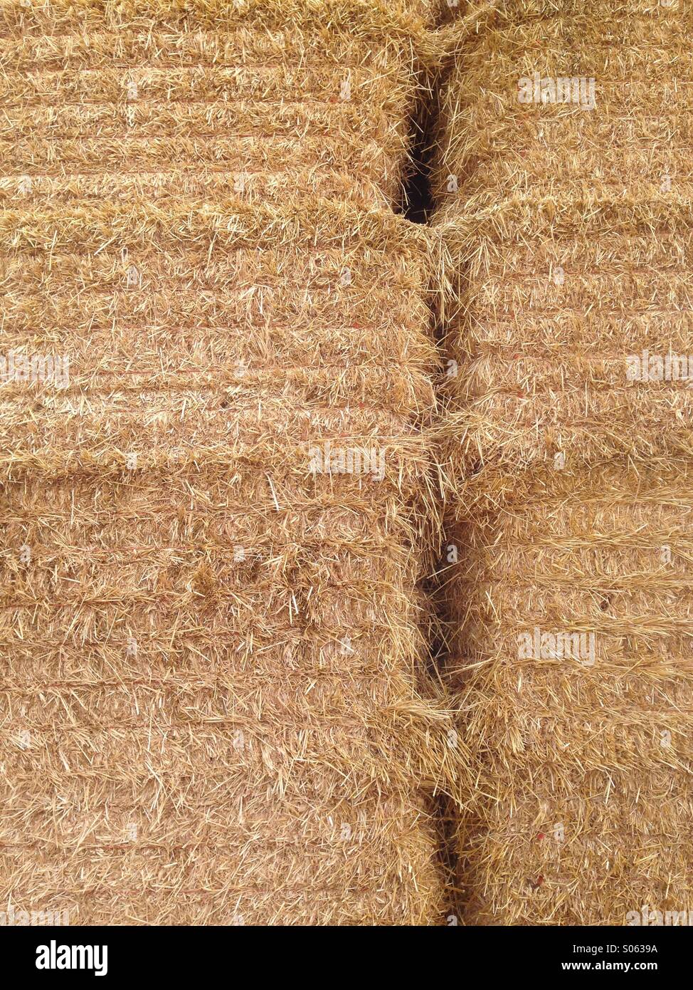 Straw bale stack hi-res stock photography and images - Alamy