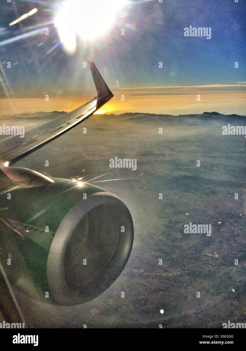 High flying aircraft hi-res stock photography and images - Alamy