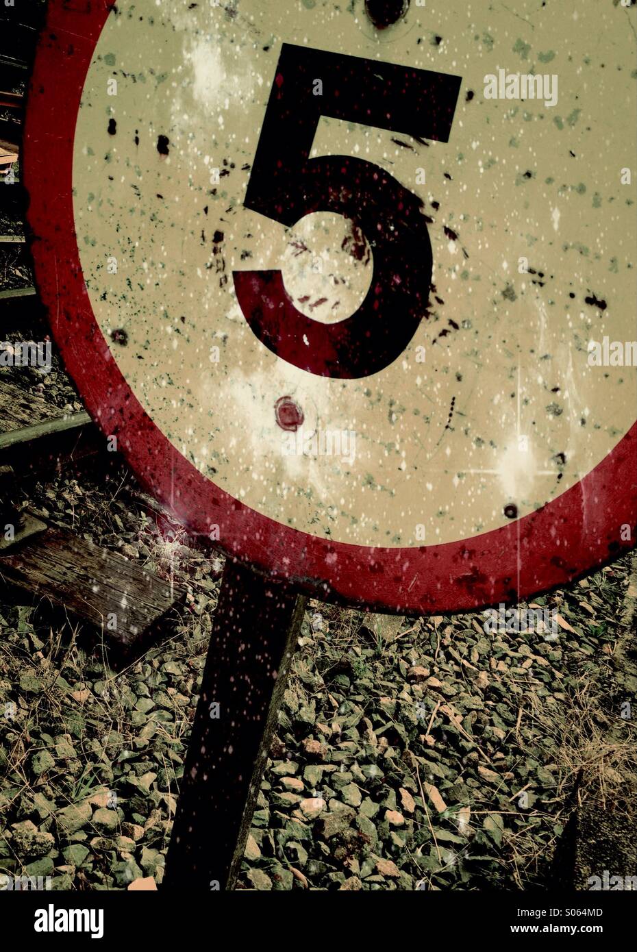 Close up of a 5 mile per hour sign Stock Photo - Alamy