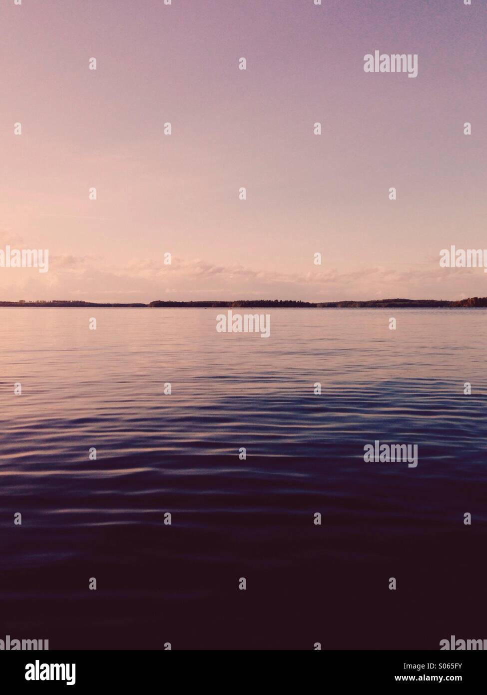 Horizon line over water at sunset on a lake Stock Photo - Alamy