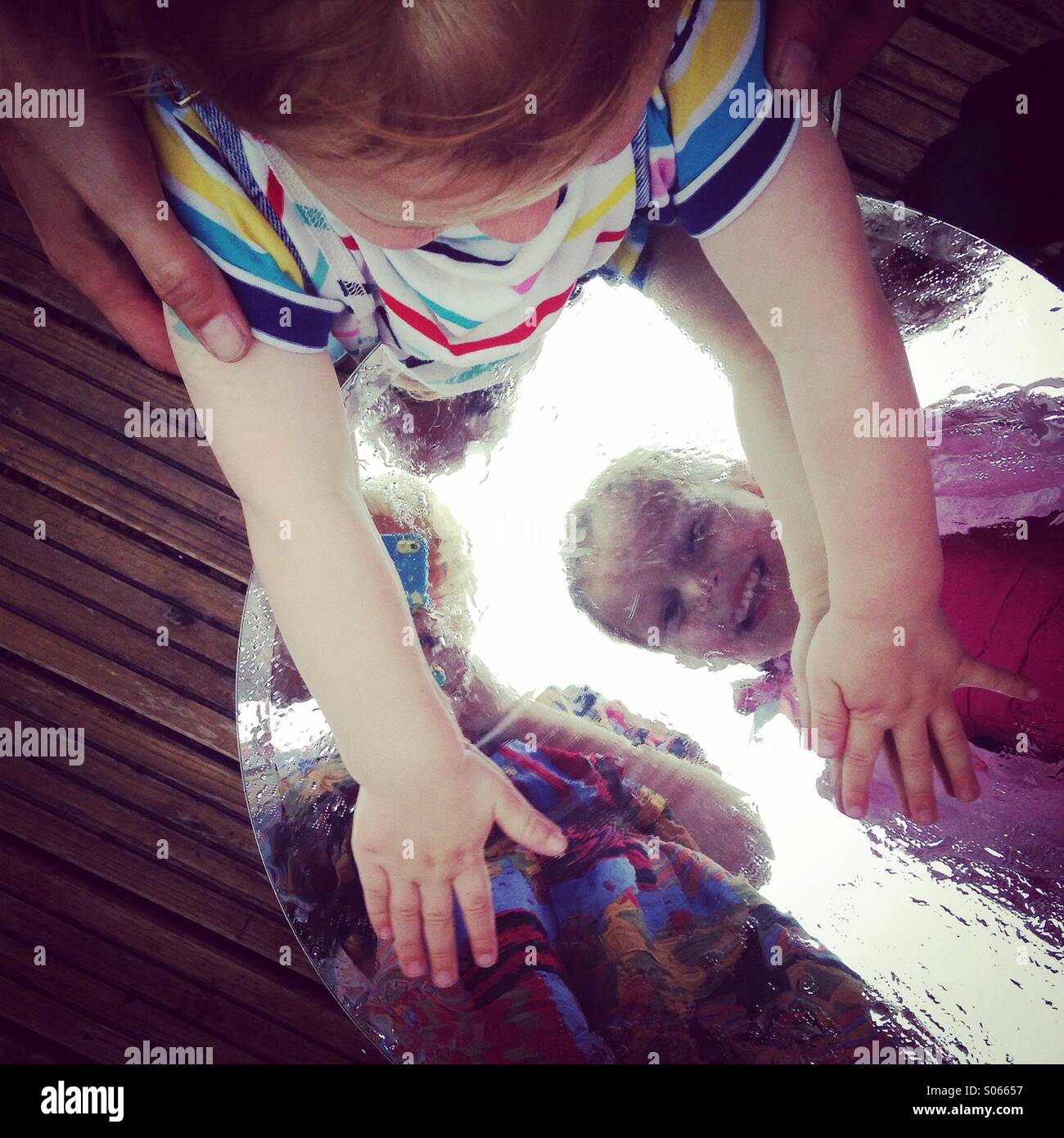 Kids playing summer uk hi-res stock photography and images - Alamy