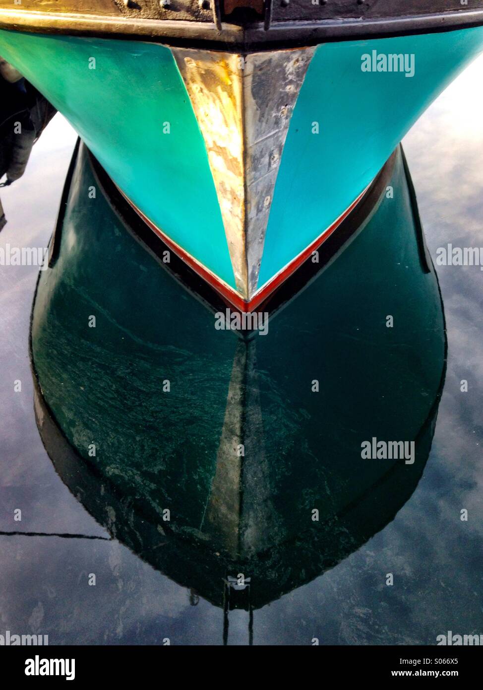 Reflection of boat hull hi-res stock photography and images - Alamy