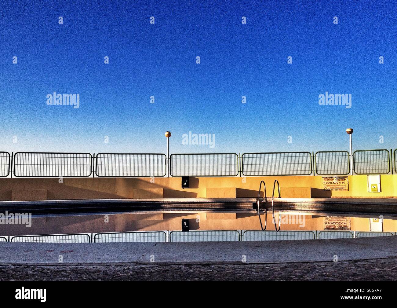 Sky pool hi-res stock photography and images - Alamy