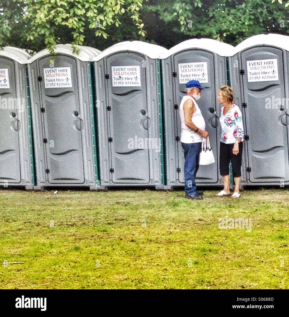 Outside loos hi-res stock photography and images - Alamy