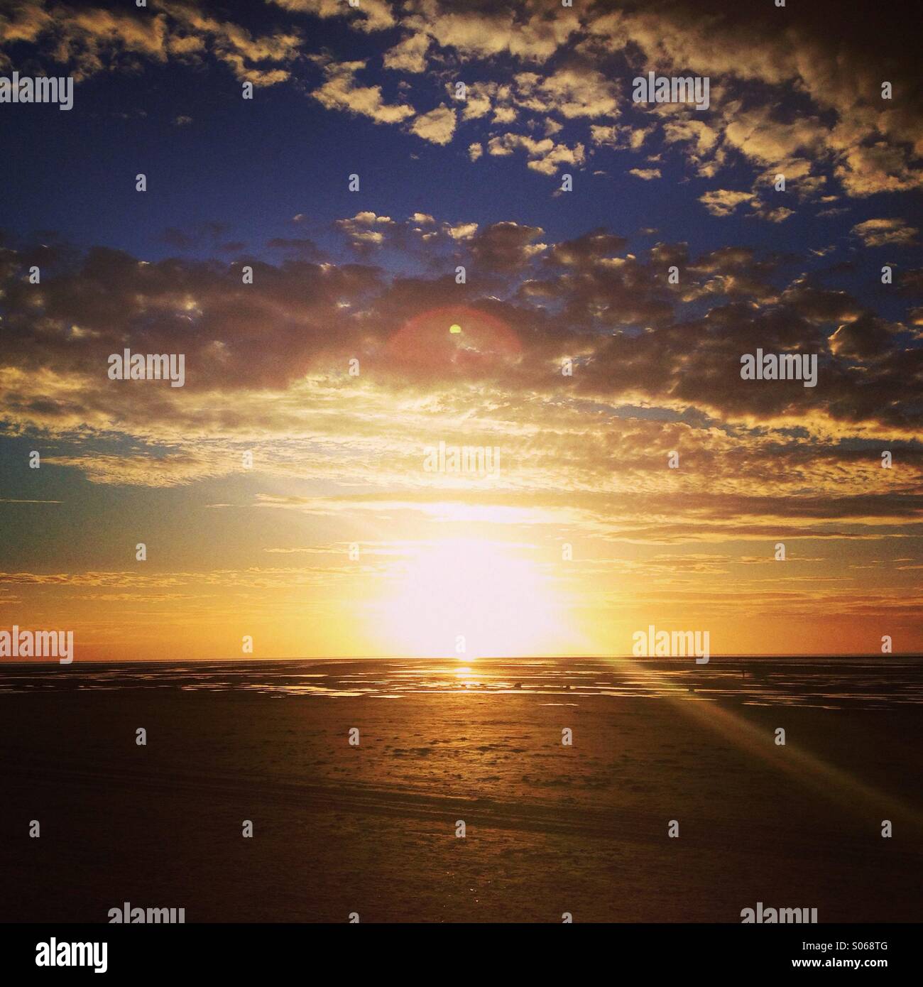 Sun setting hi-res stock photography and images - Alamy