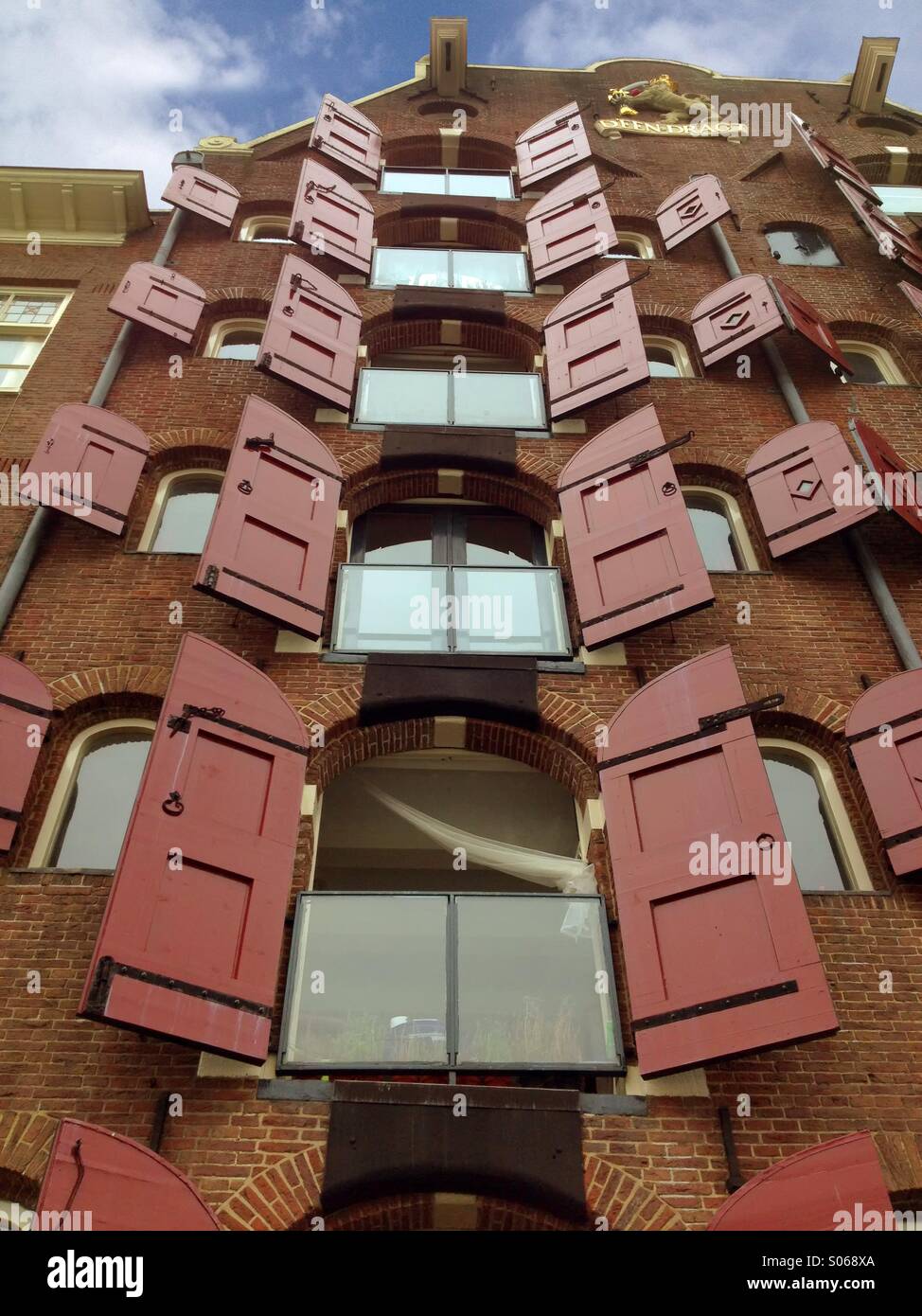 Be open building hi-res stock photography and images - Alamy