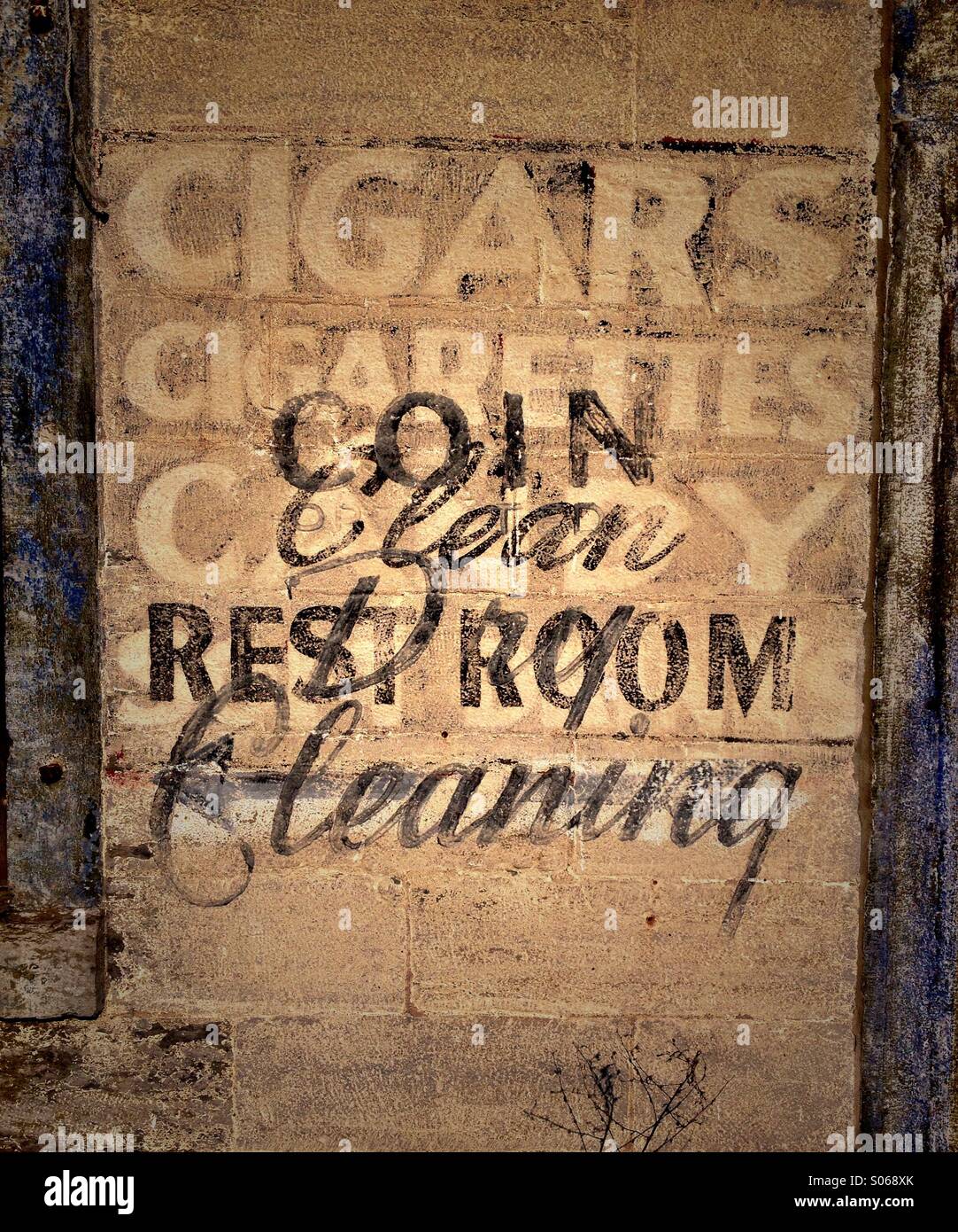 Cigar store sign hi-res stock photography and images - Alamy