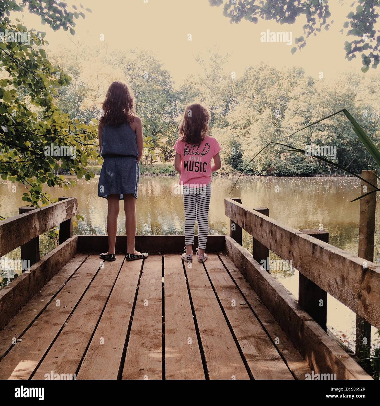 Girls on the lake hi-res stock photography and images - Alamy