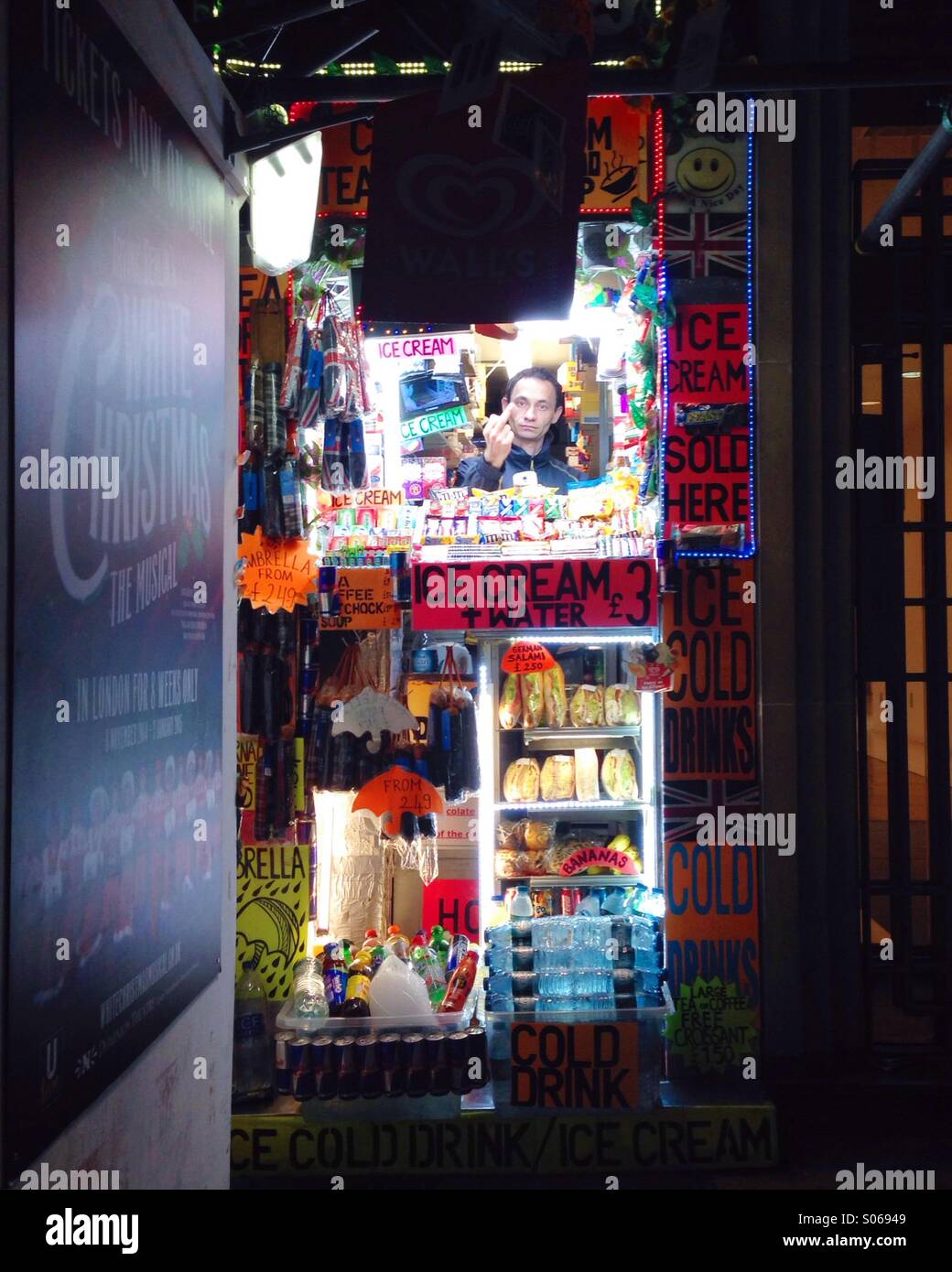 Snack booth hi-res stock photography and images - Alamy