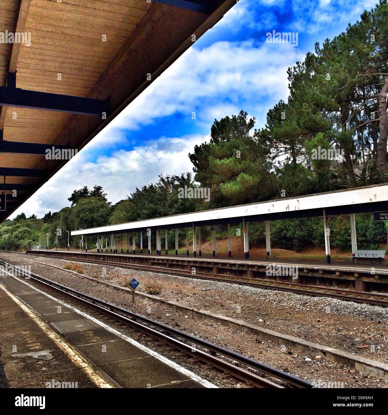 Bournemouth railway station platform hi-res stock photography and ...