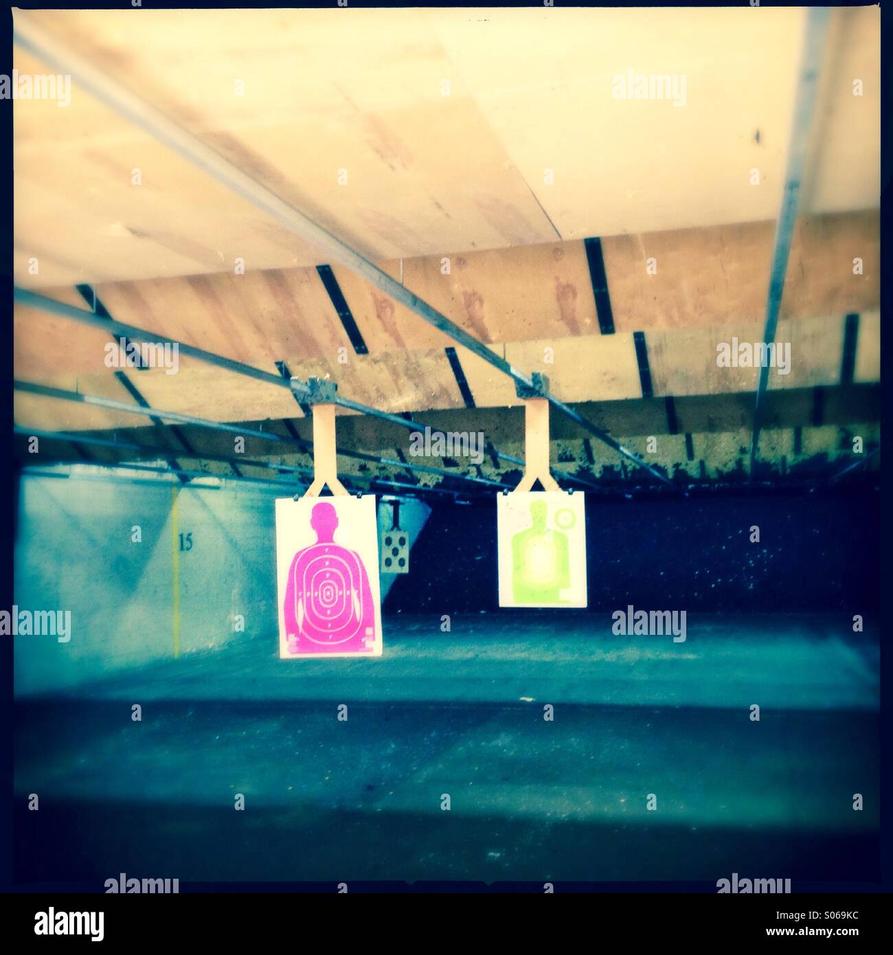 Gun range target hi-res stock photography and images - Alamy